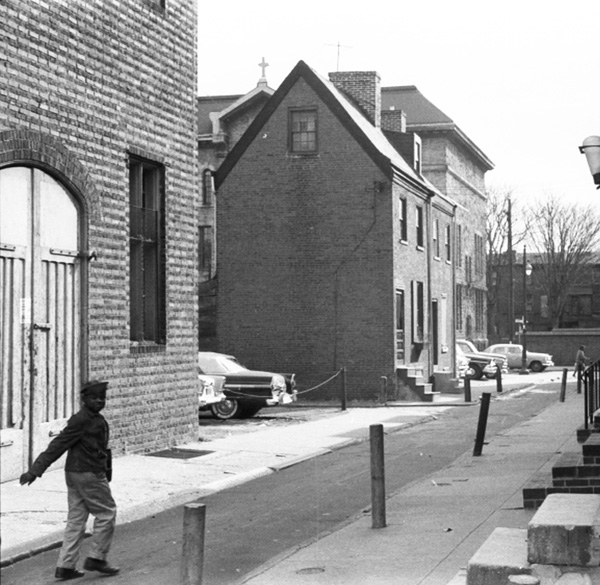 Redefining Urban Folklore in Philadelphia’s “Camingerly ...